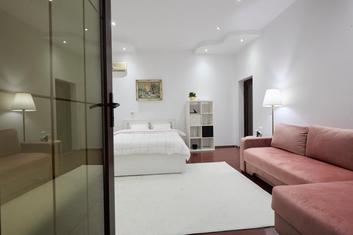 Spacious Apartment In A Central Bucharest Villa - Bucharest
