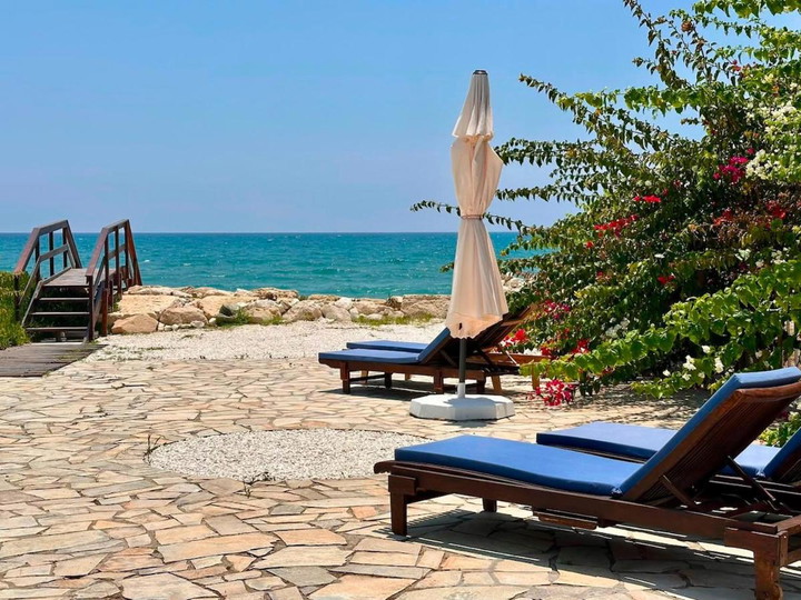 Meneou Beachfront 3bdr House Gated Estate - Larnaca