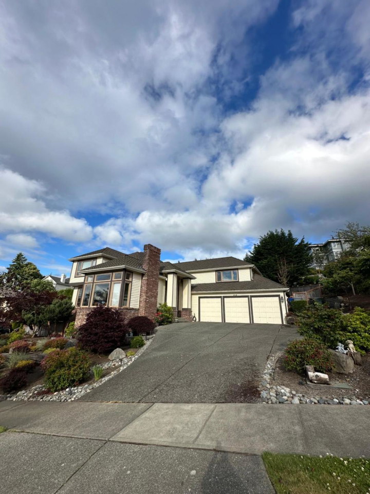 Charming 2 Beds 1 Bath Room Good For Business And Vocation - Renton, WA
