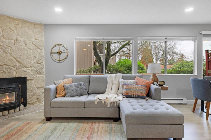 Cute Delightfully Remodeled Spacious Condo Condo - Federal Way, WA