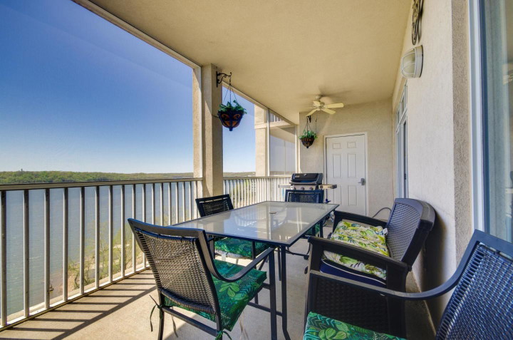 Lakefront Osage Beach Condo: Balcony & Pool Access - United States