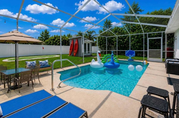 Stunning Nature Coast Heated Salt Pool Getaway - Weeki Wachee, FL