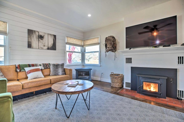 Vintage Bishop House In Downtown W/ Porch Swing! - Bishop, CA