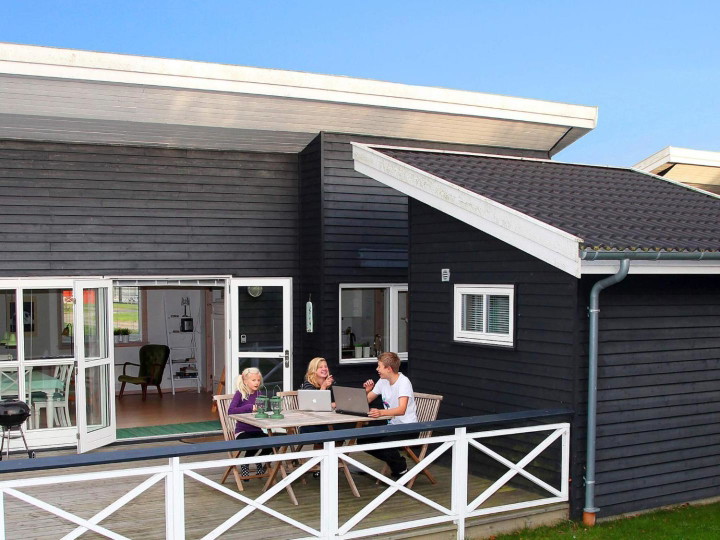 4 Person Holiday Home In Gudhjem - Danemark
