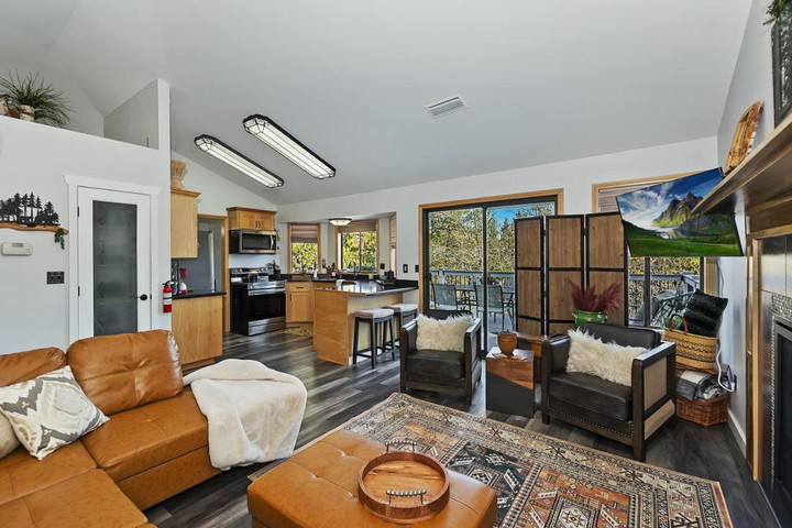 Lake Arrowhead Grass Valley Cabin - Lake Arrowhead, CA