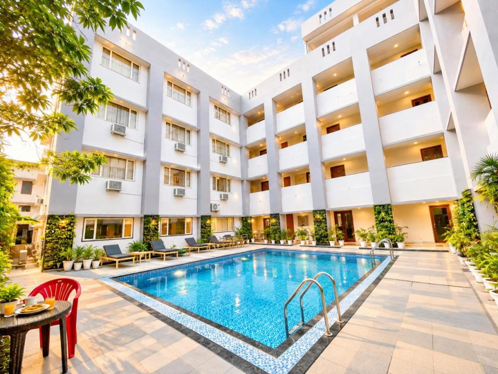 Swimming Pool - Sea View Rooftop - Hotel Prangan Elite R-bay Puri - A Family Hotel - Puri