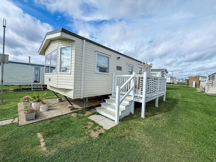 Lovely 6 Berth Caravan With Decking At California Cliffs In Scratby Ref 50027f - Nordsee