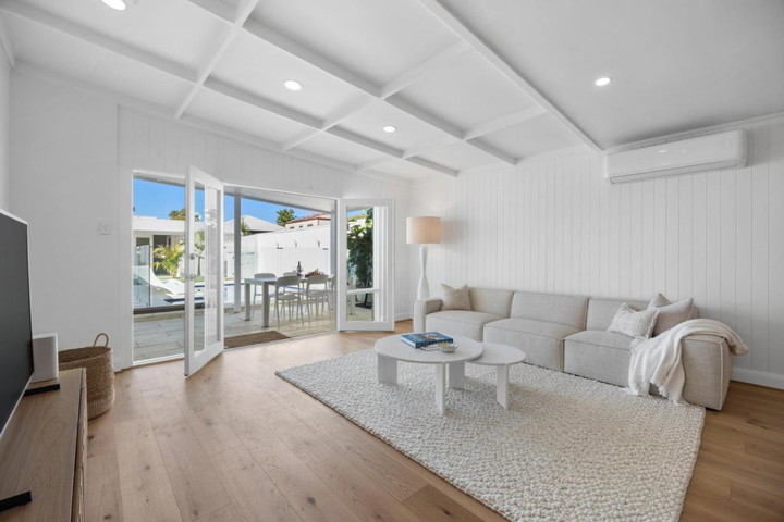 Parkside Pool Retreat - Coastal Chic Escape - Adelaide