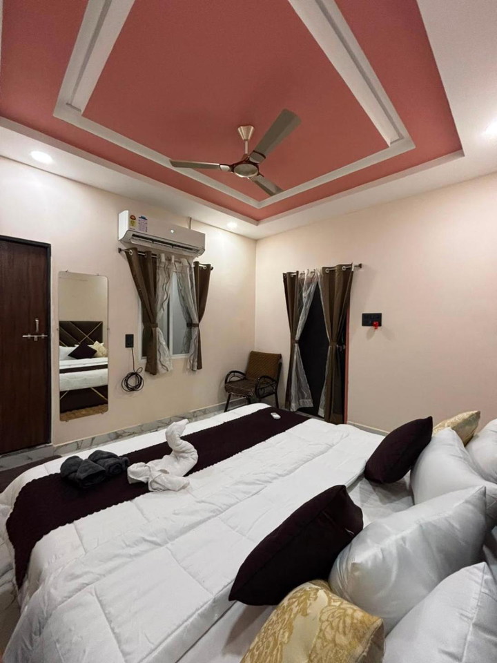 Neeti Homestay Modern Ac Room & Pantry - Ujjain