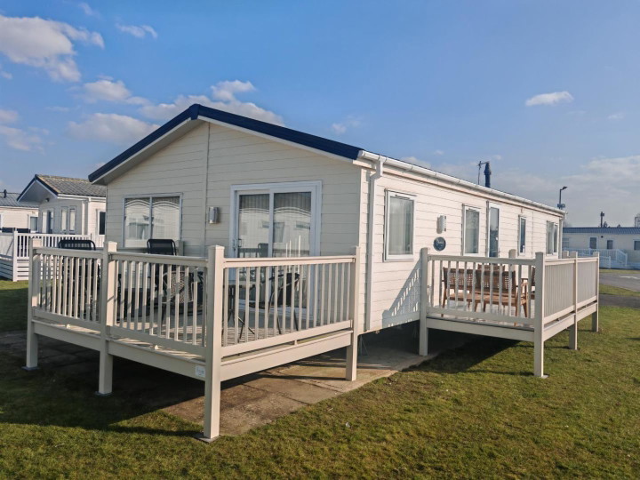 Manor Park Dog Friendly 2 Bed, 6 Berth Lodge With Decking 600 Yard's From The Beach In Hunstanton - Heacham