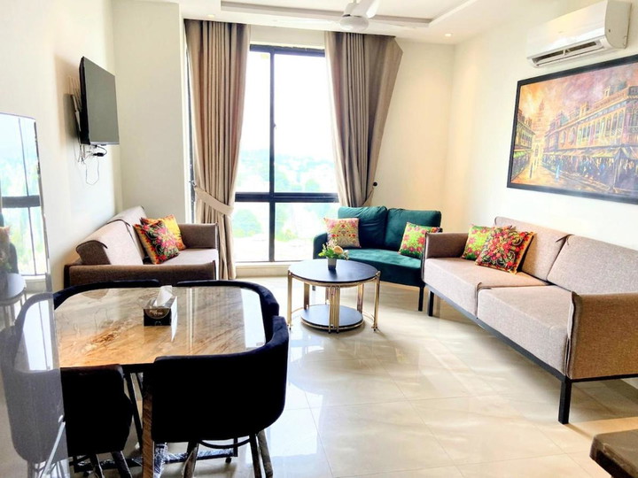 Modern Flat With Lahori Charm & Pool, Gym, Cinema, Gulberg, Zameen Aurum - Lahore