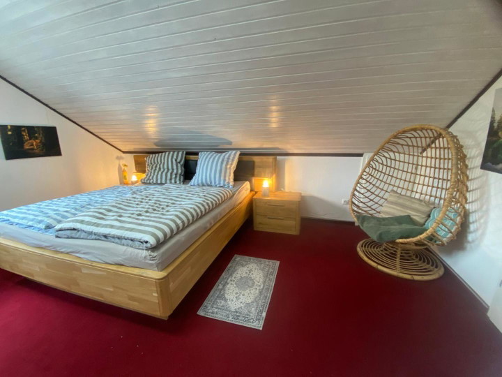 Großes Dachzimmer Mit Gemütlicher Sitzecke - Eupen