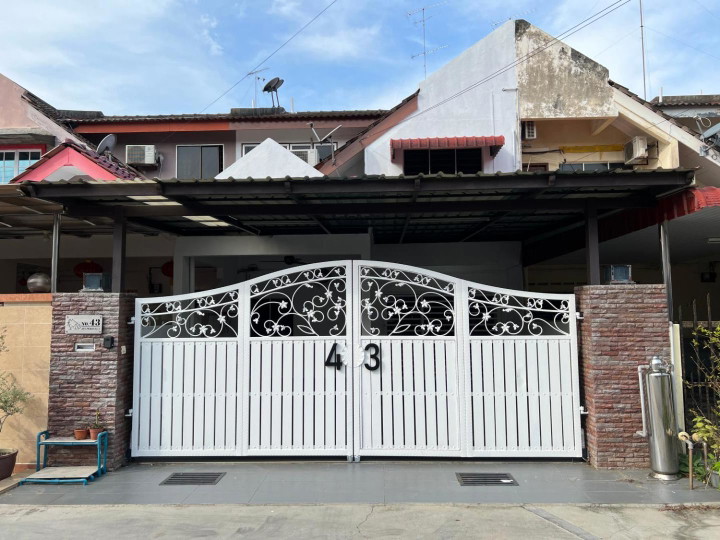 M Guest House2 15 Pax Muar Home-5 Bedrooms-9 Beds-3 Baths - Muar
