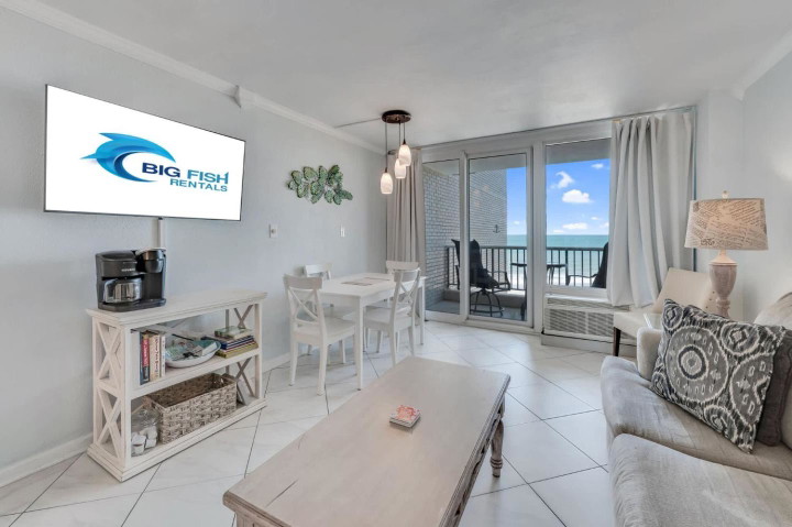 Newly Renovated, Modern, Ocean-view, Great Balcony - Myrtle Beach, SC