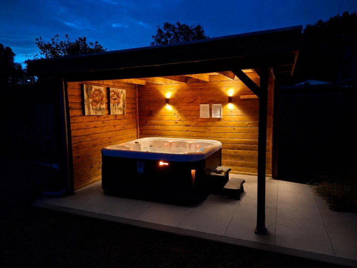 Woning Met Voorverwarmde, Overdekte Jacuzzi In De Tuin - Wageningen