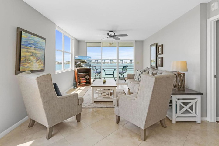Bahia Vista Corner Unit Beautiful View - St. Petersburg, FL