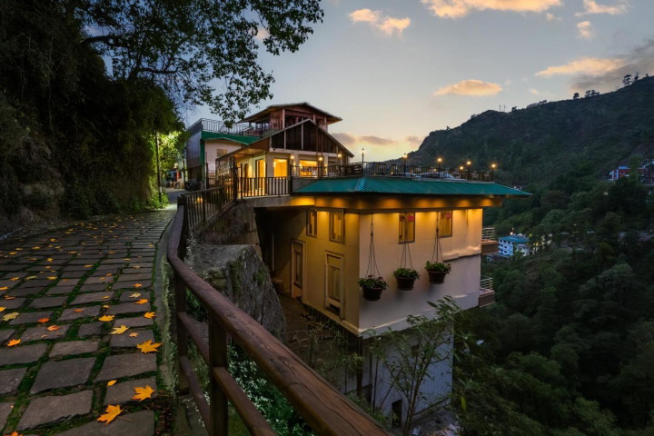 Tripli Hotels Royal Spring - Masuri