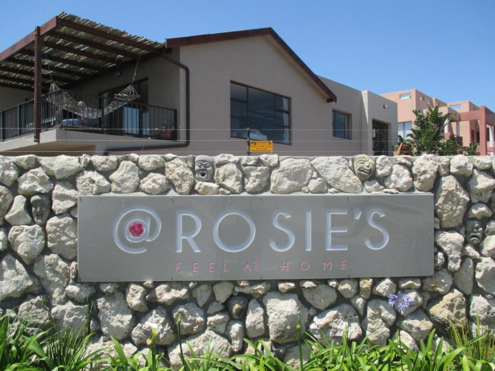 At Rosies Kitehouse Backpacker-hostel-week To Week Bookings On Private Rooms - Le Cap