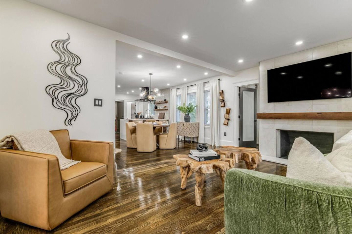 Luxury Designer Suite 2br With Sunroom - Newton, MA