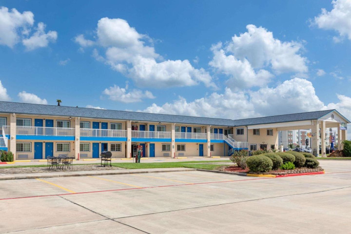 Days Inn By Wyndham Baytown Tx - Baytown, TX