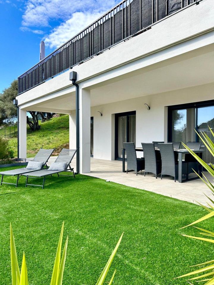 Bas De Villa Avec Jardin Idéalement Situé Entre Ajaccio Et Porticcio - Ajaccio