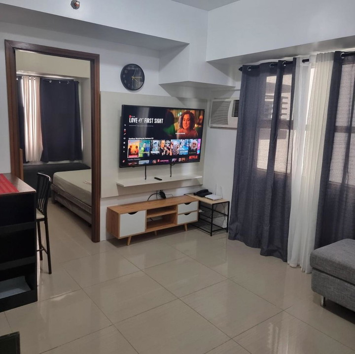 1 Br Corner Unit 55inches Tv At Horizons 101 - Cebu