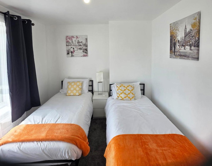 4 Bedroom House With Parking For 3 Cars Or Vans - Wymondham