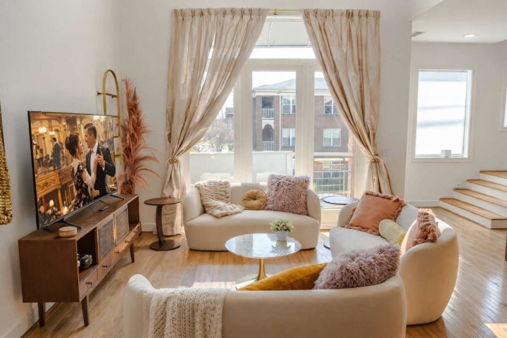Groovy Condo In The Vibrant Nulu District - KFC Yum! Center