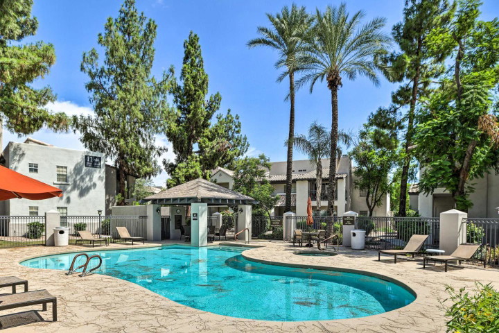 Bright Scottsdale Condo W/ Patio: 8 Mi To Old Town - Arizona