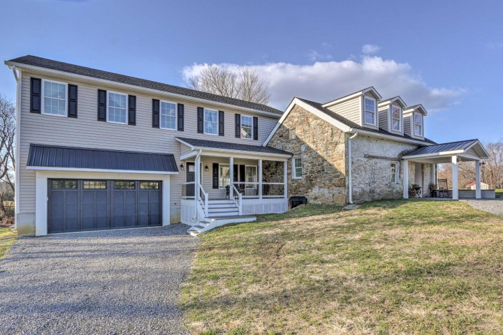 Morrisonville Manor W/ Fire Pit & Hot Tub! - Leesburg, VA