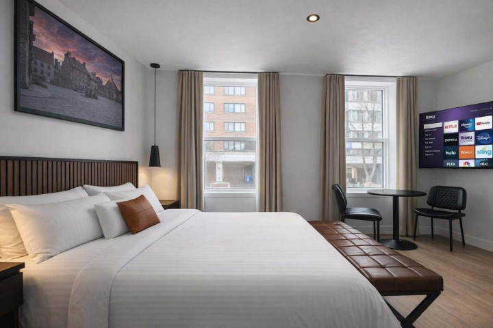 Room With A Queen Bed Downtown Quebec City - Levis