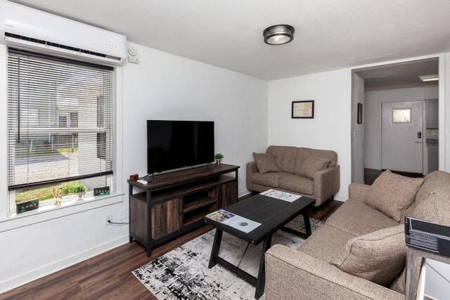 Spacious 9br Home Ideal For Groups Near Downtown - Des Moines, IA