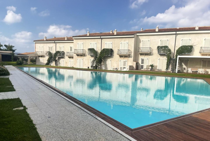 Like At Home N 12 Poolside Garden Apartment - La Maddalena