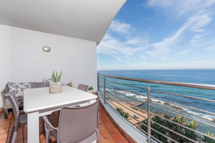 Ocean Blue At Chakas Cove, Beachfront Apartment - Dolphin Coast
