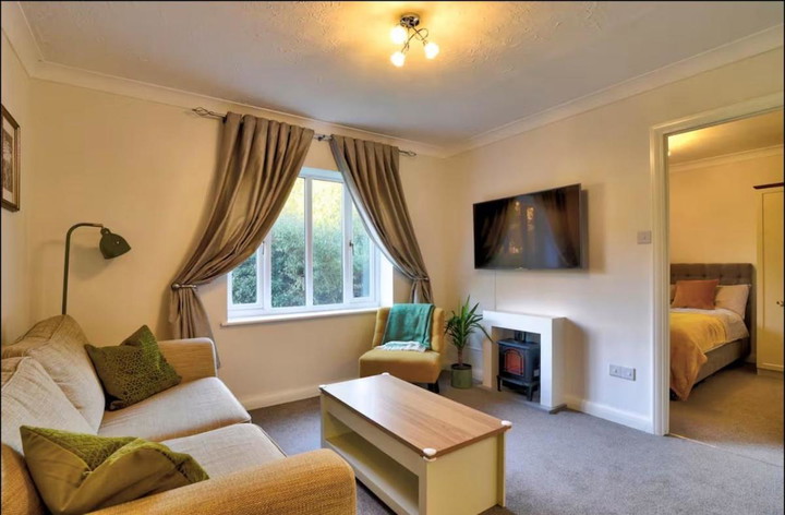 Stylish 1 Bedroom Apartment With Free Parking And Links To London & Essex - Dartford