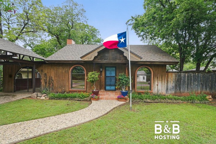 Lone Star Hacienda - Resort-style Texas Charm - Abilene, TX