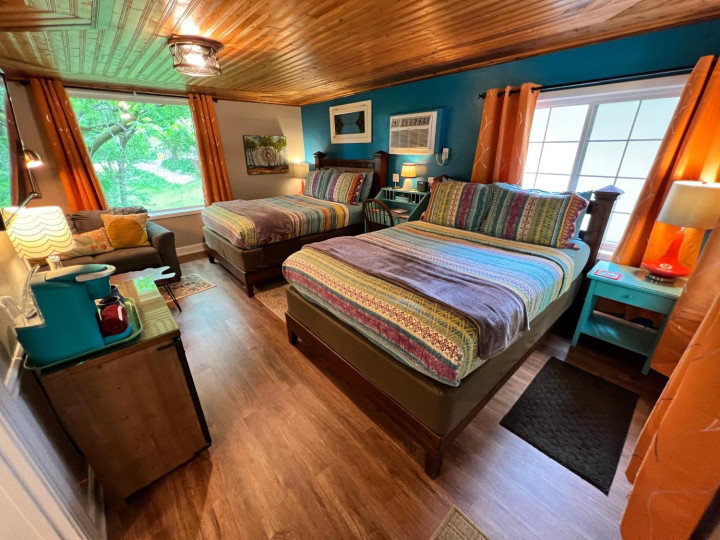 Sherwood Court Cottages & Guest Rooms - Beaver Lake, AR