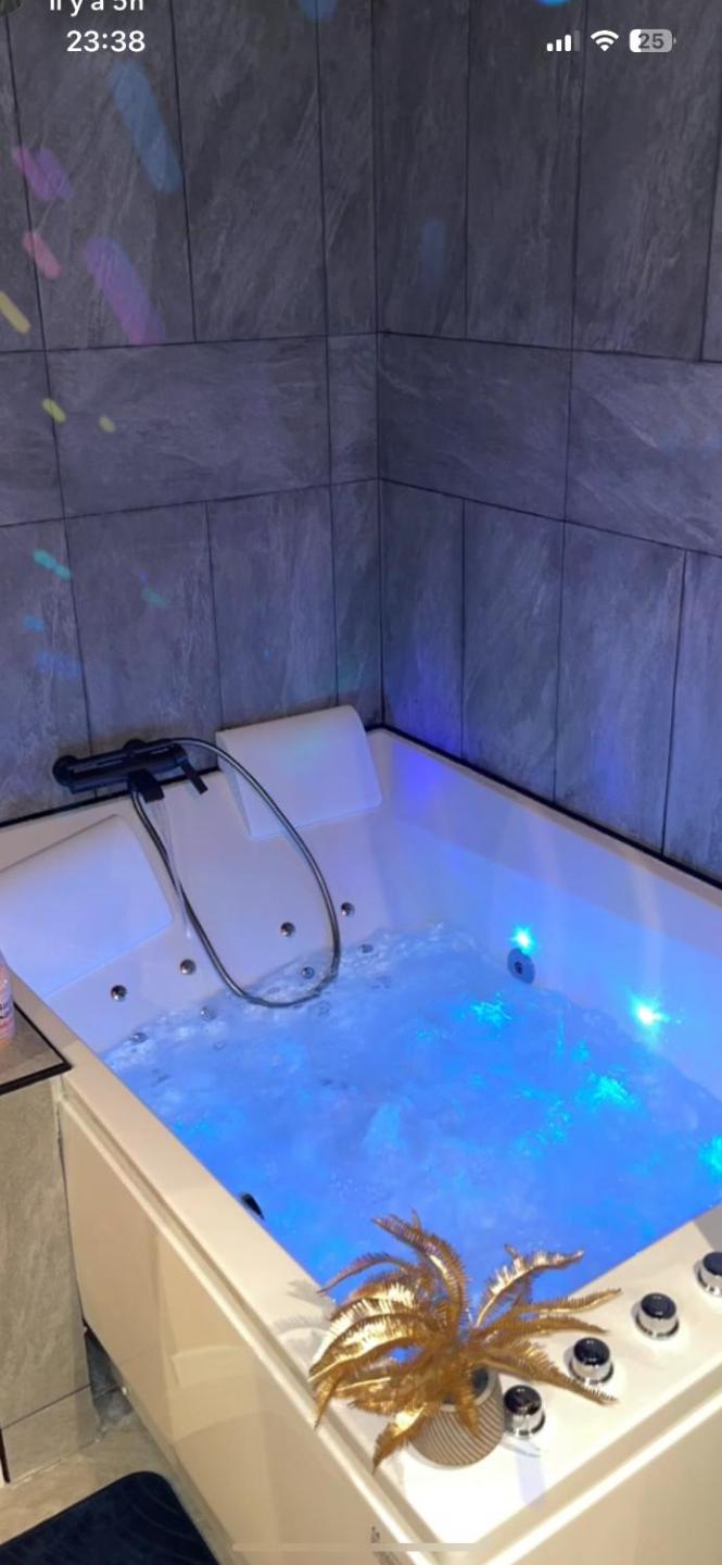 Trinidad Suite Jacuzzi - Cassis