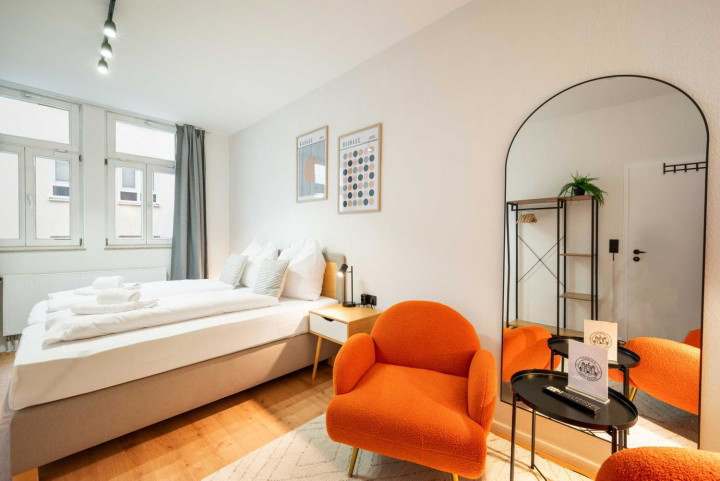 Ludwigscozyescape - Boutique Design Apartment Am Residenzschloss Mit Gemütlichem Balkon, 6 Gäste, Smarttv In Jedem Zimmer, Highspeed Wlan, Workspace, 24h Self Check-in, Parkhaus 2 Min Gehweite - Black Forest