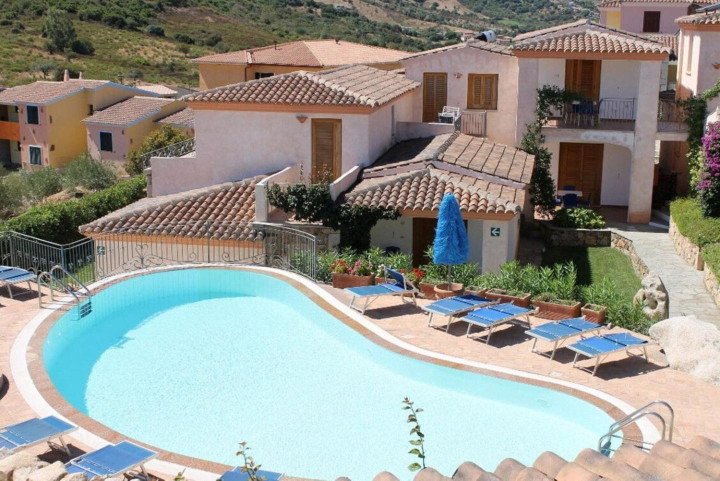 Crystal Pool Village In Tanaunella - Budoni