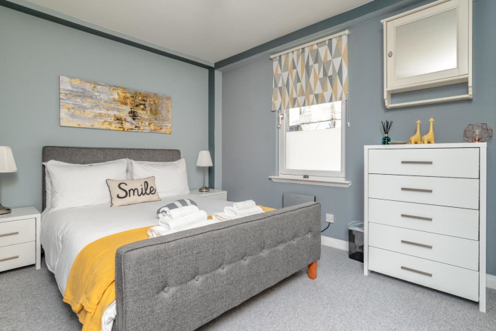 Historic Location, Private Parking, Ground Floor Luxury Flat - Aberdeen