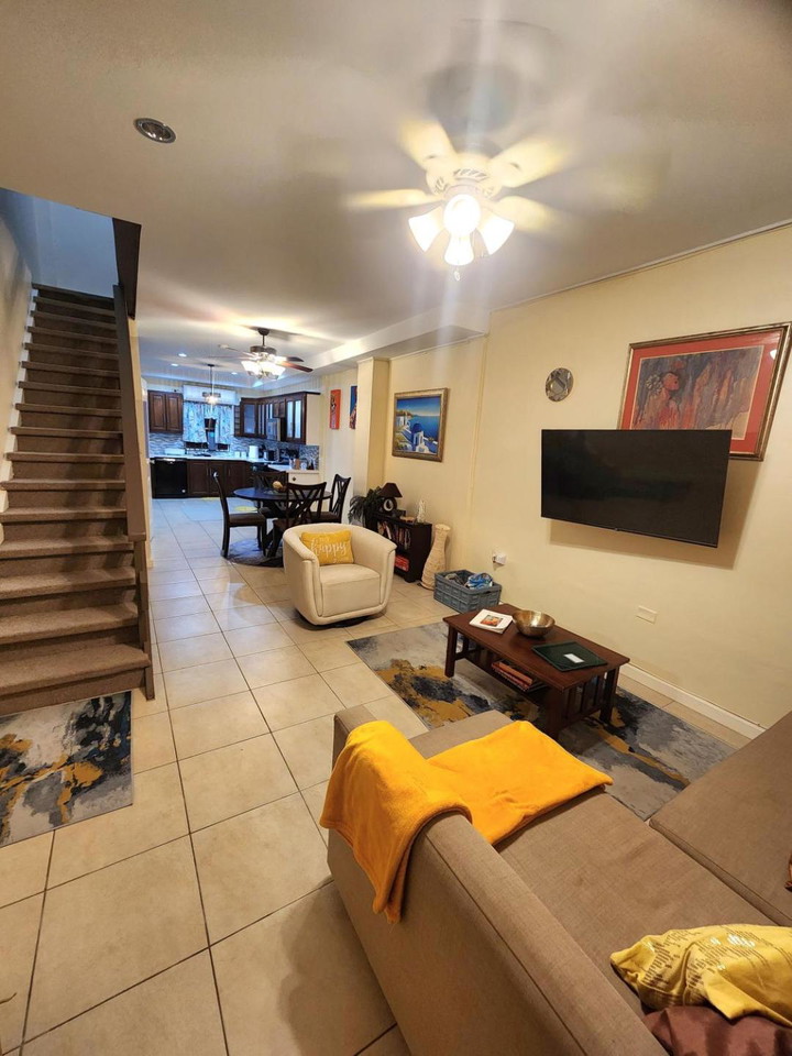 Live Like A Local In This Chic Maraval Townhouse - Puerto España