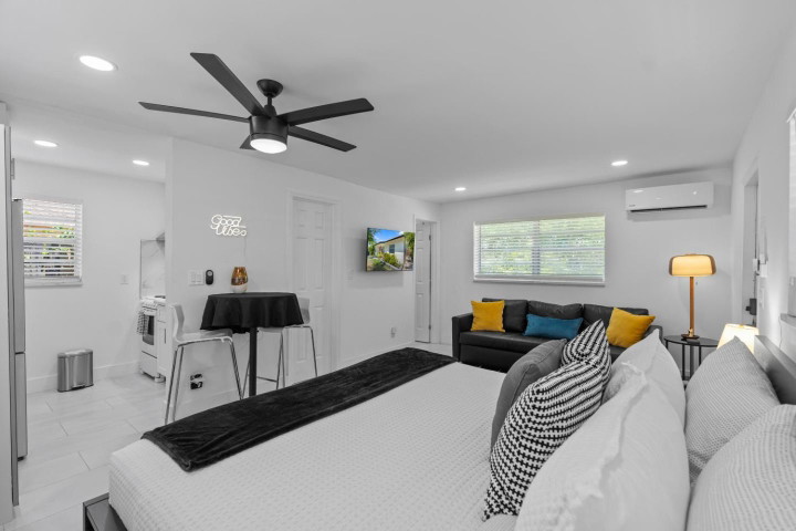 Cottage W Peacocks Managed By Bnr Vacation Rentals - Fort Lauderdale, FL