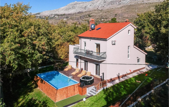 3 Bedroom Nice Home In Srinjine - Dugi Rat