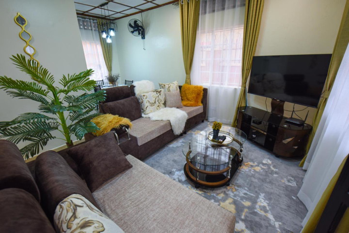 La Citronnelle, Entire 3-bedroom Holiday Home, Lovingly Furnished, In Naalya Kampala - Kampala