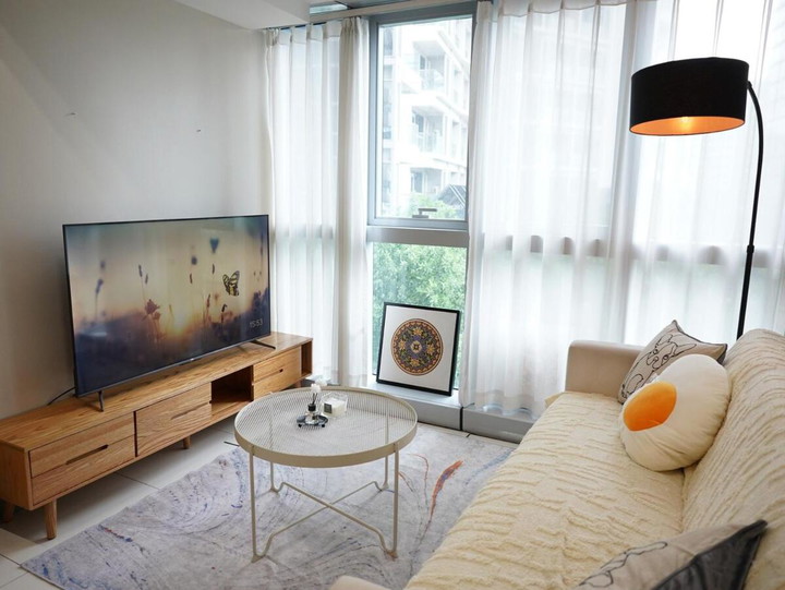 2 Bedroom Luxury Apartment With Washing Machine In Bgc Uptown - Angono