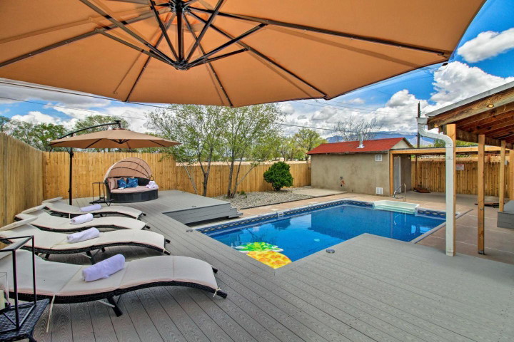 Luxury Albuquerque Home W/ Pool, Deck, + Hot Tub! - Rio Rancho, NM