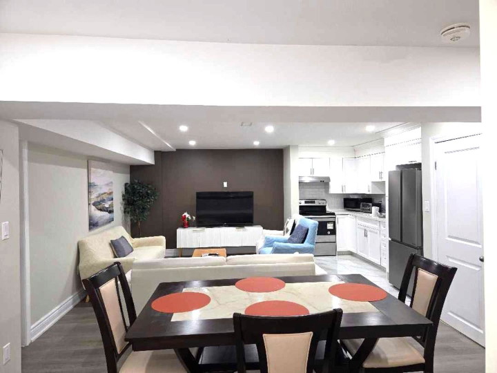 Kempsford Retreat - 2br Near Pearson Sleeps 4 - Ontario