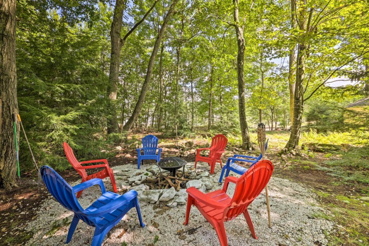 Walk To Lake: Game Room Getaway In Pocono Summit! - Mount Pocono, PA