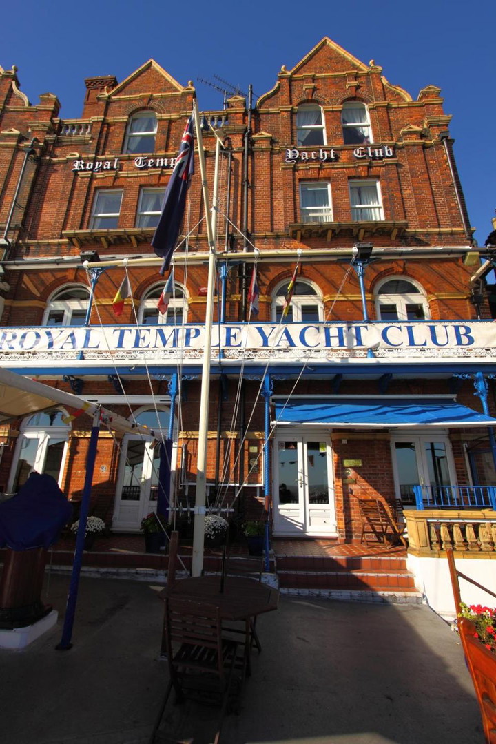 Royal Temple Yacht Club, Bar & Hotel, Pet Friendly! - Margate, UK